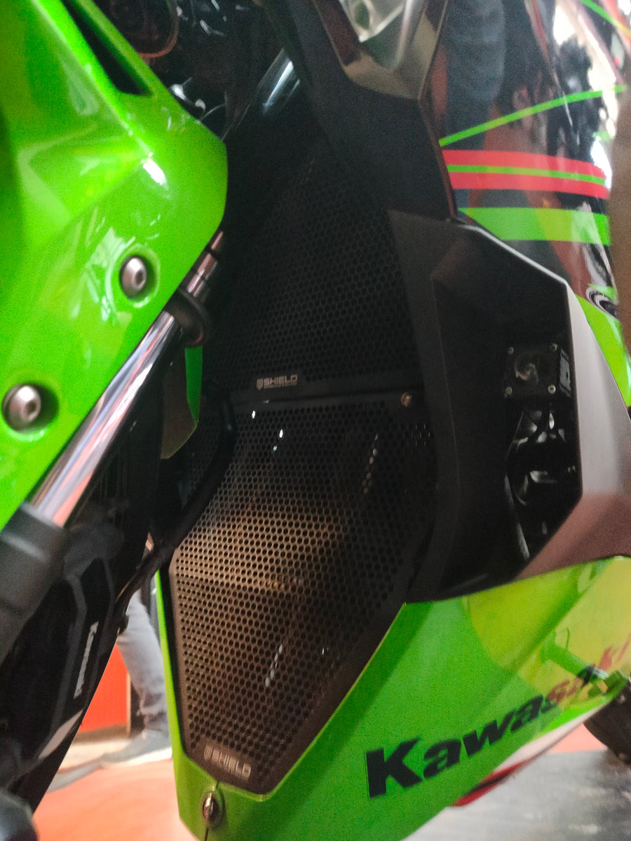 ZX4RR / ZX4R Shield Radiator Guard with V Grill – Zero One Moto Shop